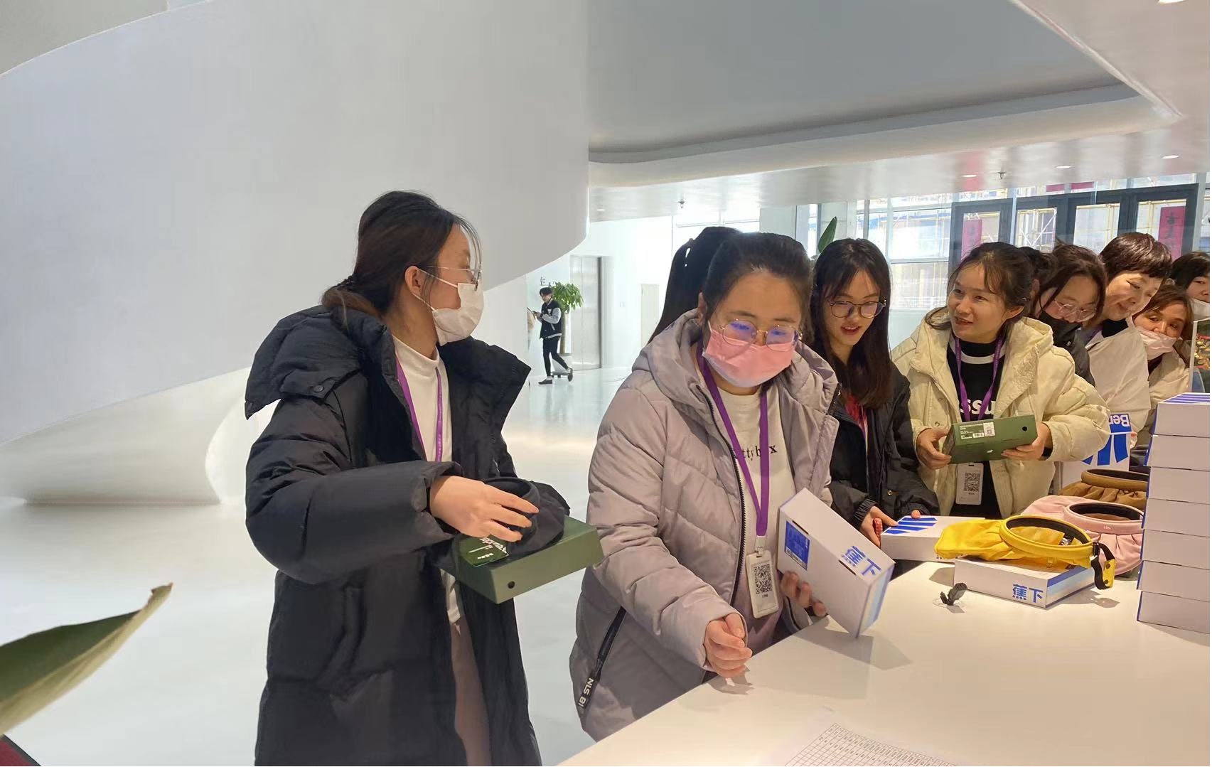 女神驾到，“帽”美如花_大连优欣光科技股份有限公司,800G OSFP DR8 Transceiver Module,20dbm ELSFP VHP Module,TFLN MZ ...